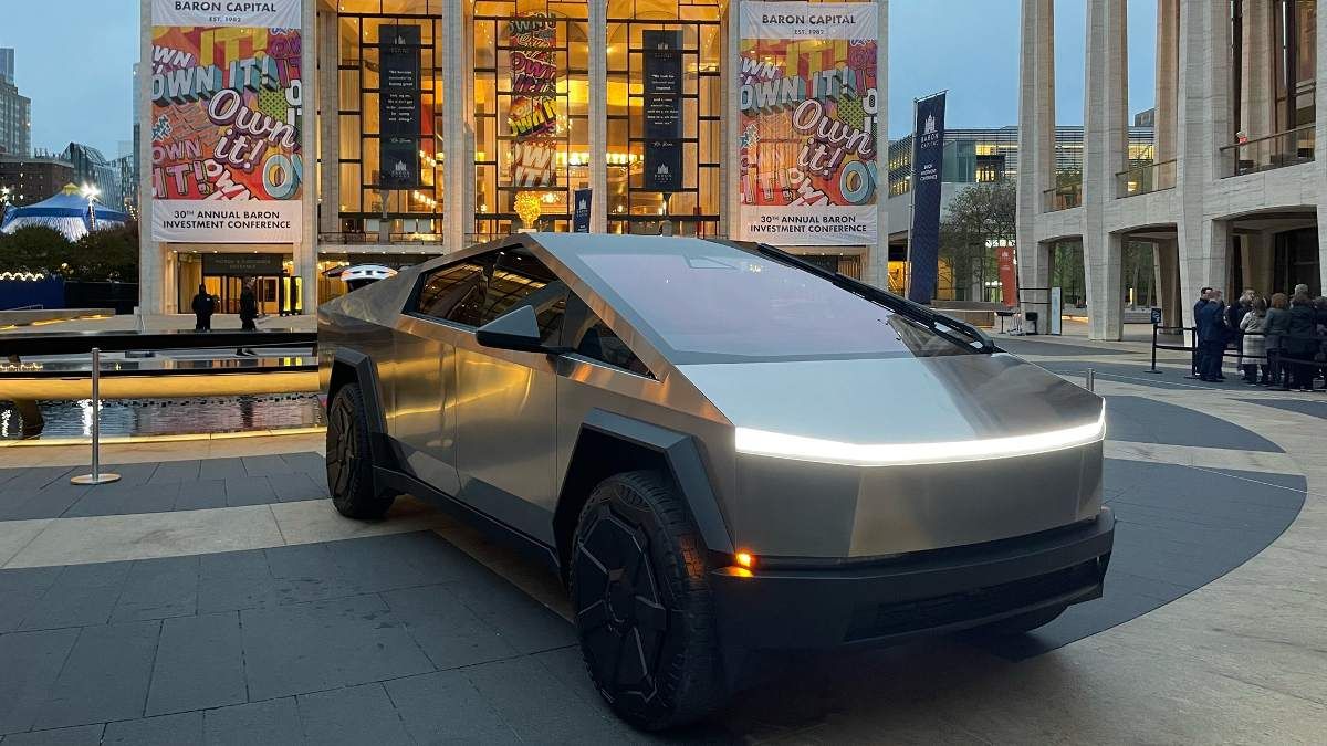 First 8K Walk Around Video of a White Interior Tesla Cybertruck ...