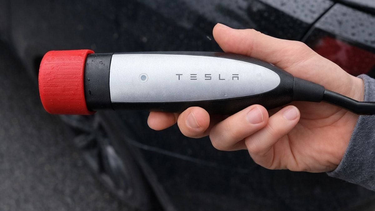 I Didn’t Want the End of My Tesla Model Y Mobile Charger to Get Beat Up ...