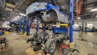Ford Tech Drops F-150 5.0L Engine in Just 40 Minutes: Why Oil ...