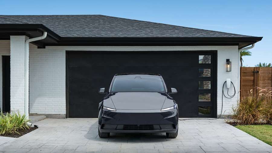 A Tesla Model Y Owner Says Full Self-Driving Makes Autopilot Feel ...