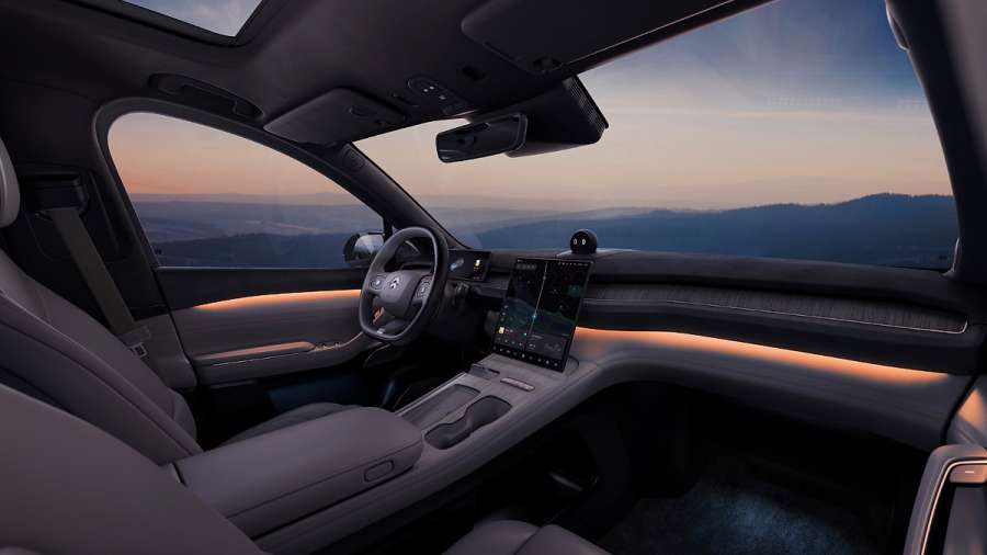 Can a NIO EL7 Swap Batteries with a Roof Box? We Found Out