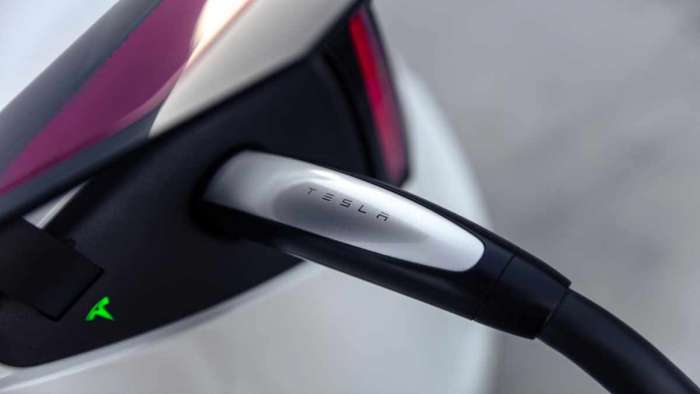 Tesla's v4 Supercharger Provides Megawatt Charging for Everyone ...