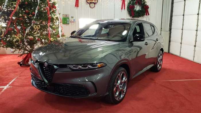 Alfa Romeo Reveals Gorgeous PHEV-Only Tonale Crossover SUV For U.S ...
