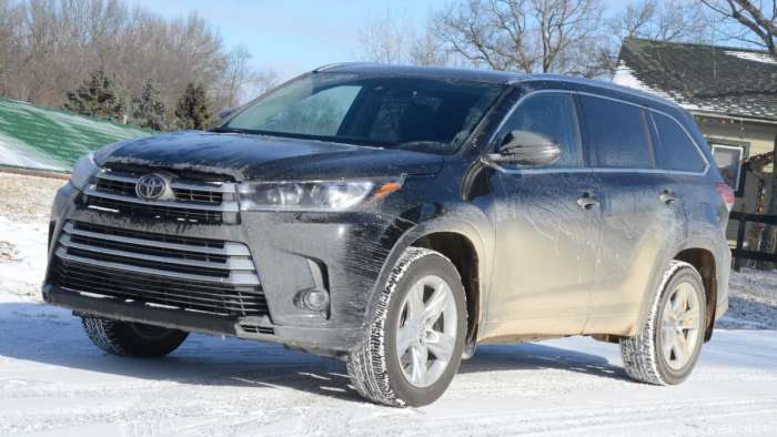 2019 Toyota Highlander Limited V6 AWD Off-Road Driving Review | Torque News