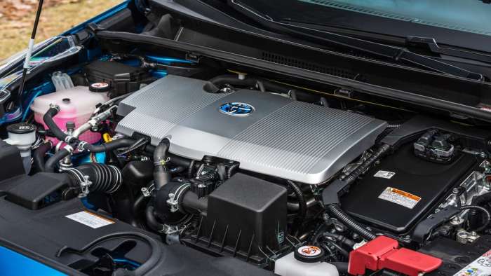 How To Potentially Fix Oil Consumption On Your Toyota Prius | Torque News